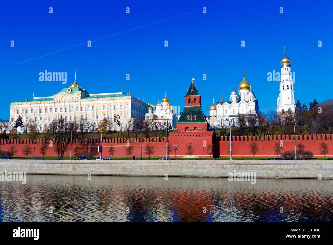 Landscape of Moscow Kremlin with Palace and Cathedrals near Moskva ...