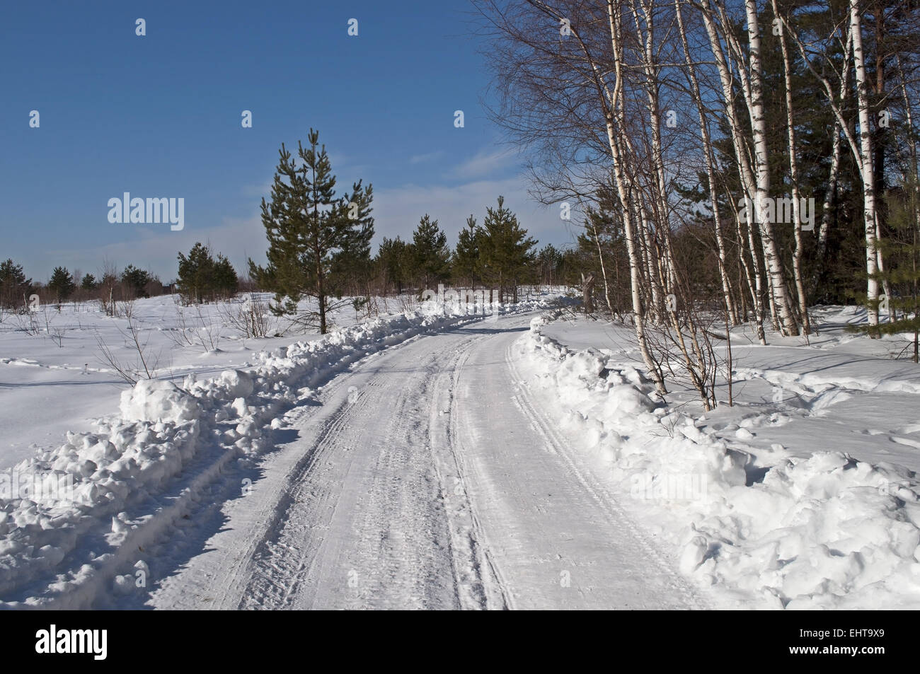 Edge of road hi-res stock photography and images - Alamy