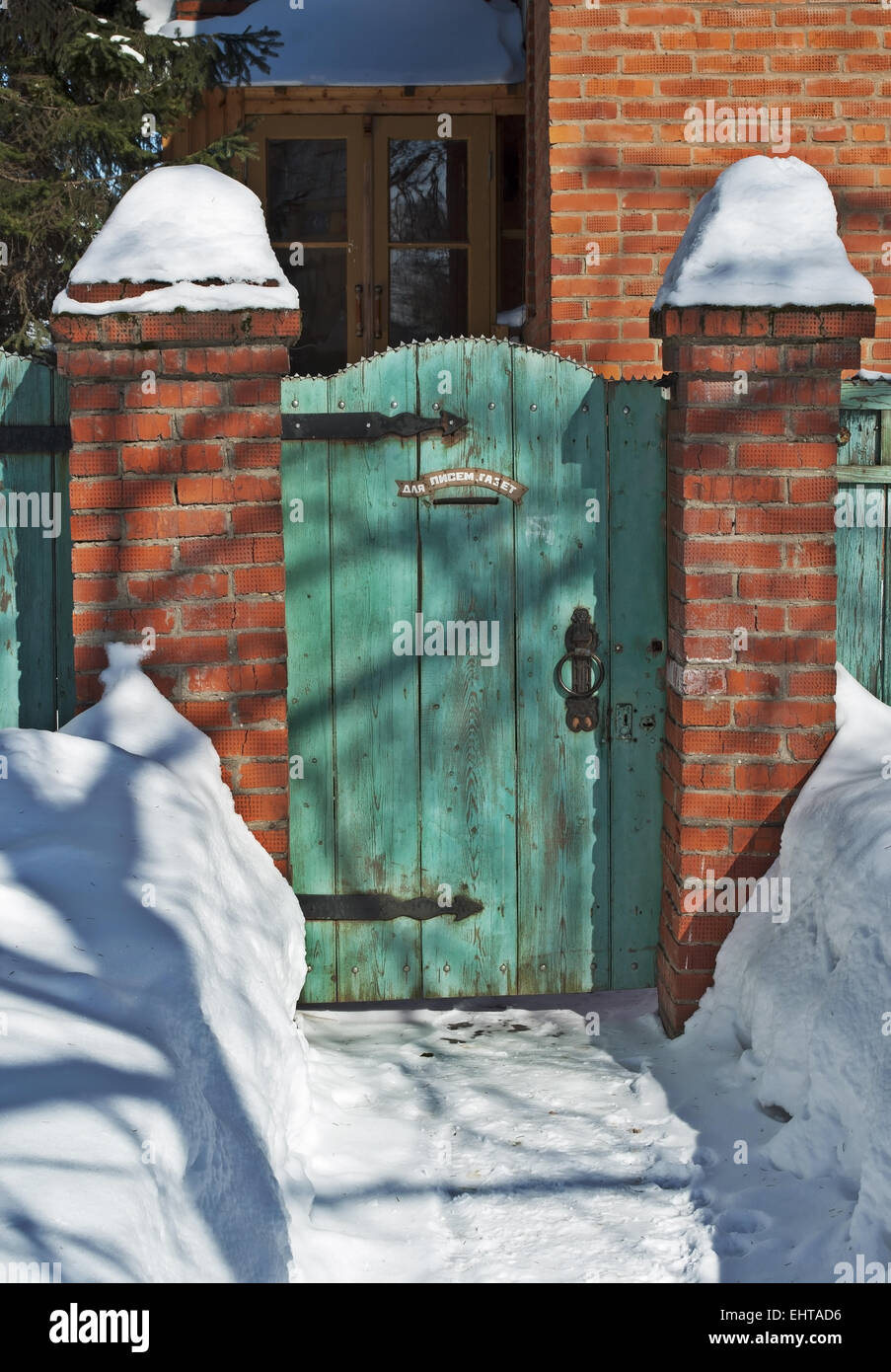 Vintage wooden gate Stock Photo - Alamy