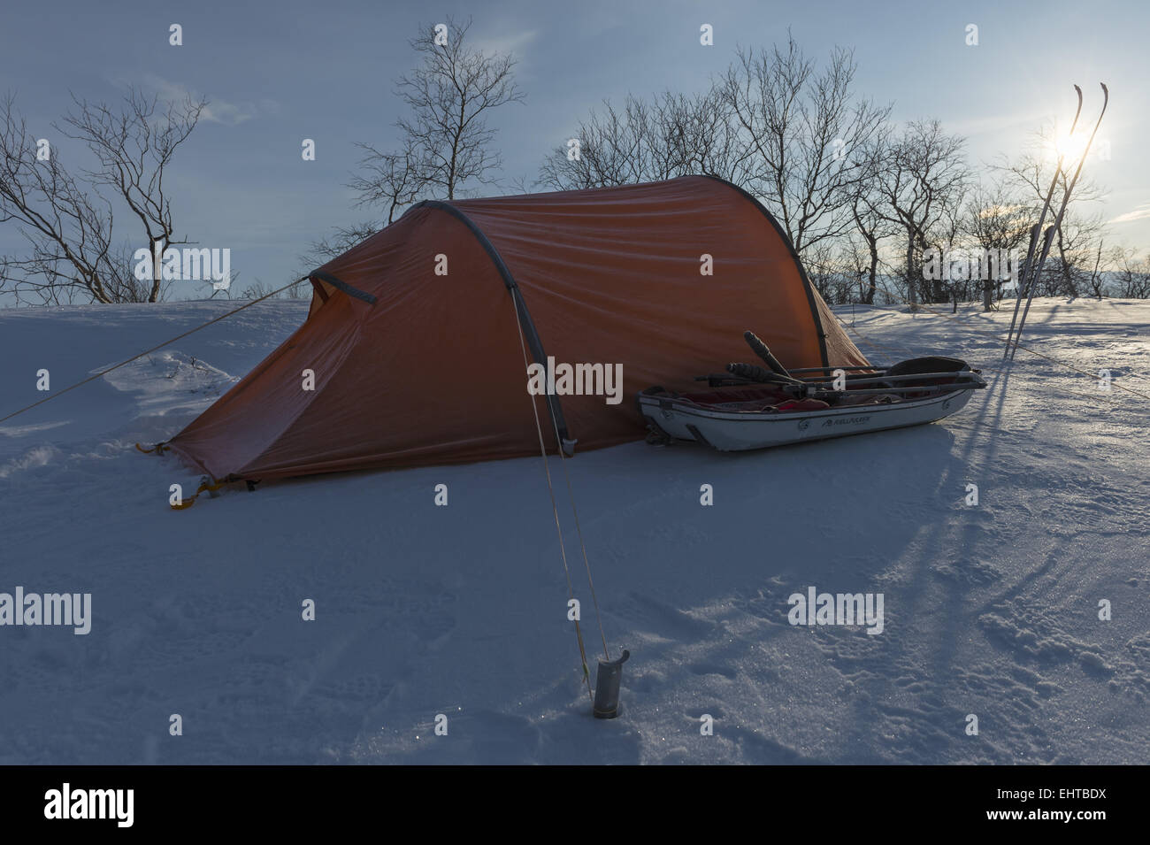 Tent in snow hi-res stock photography and images - Alamy