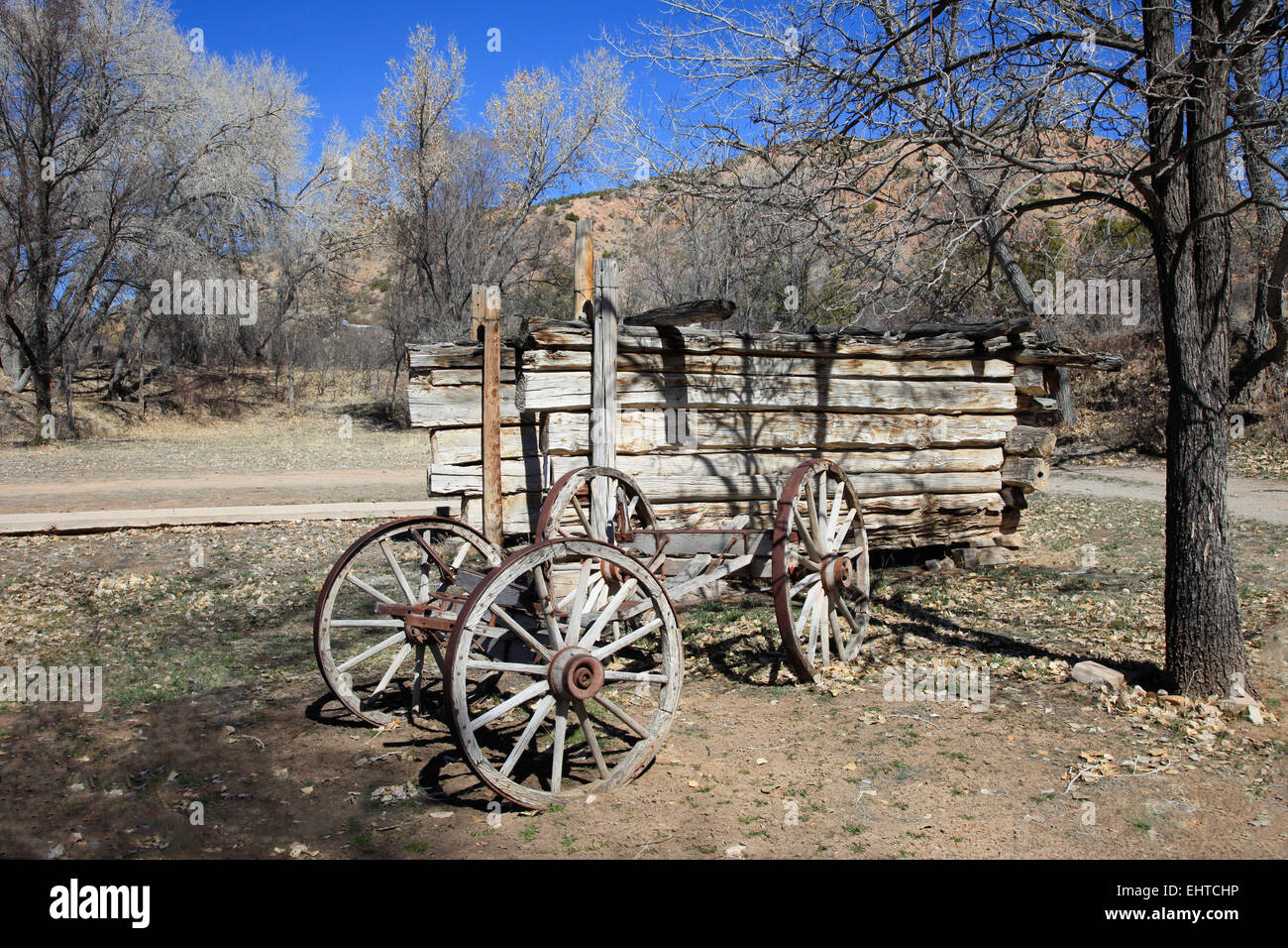 Old west scenery with horse and wagon hi-res stock photography and ...