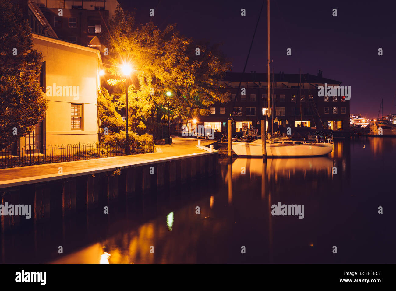Waterfront night in fells point hi-res stock photography and images - Alamy
