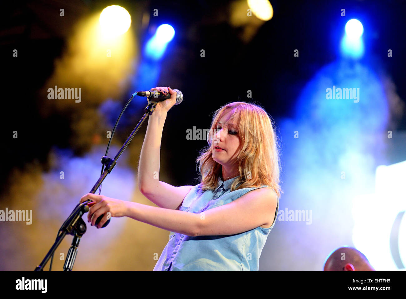 Female indie musician hi-res stock photography and images - Alamy