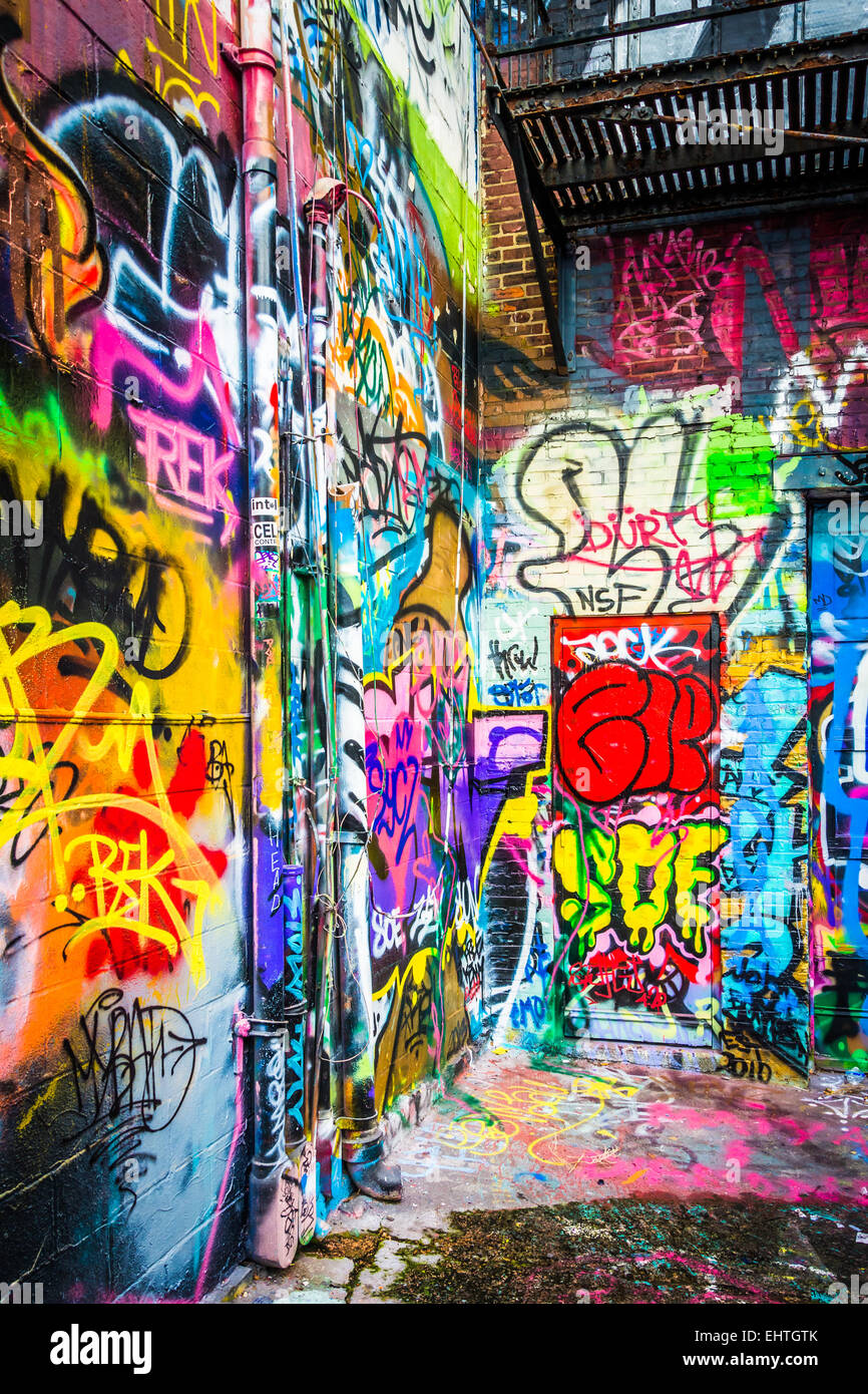 Graffiti alley street in baltimore hi-res stock photography and images ...