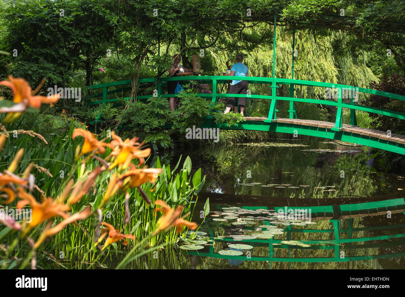 Monet's garden giverny japanese bridge hi-res stock photography and ...