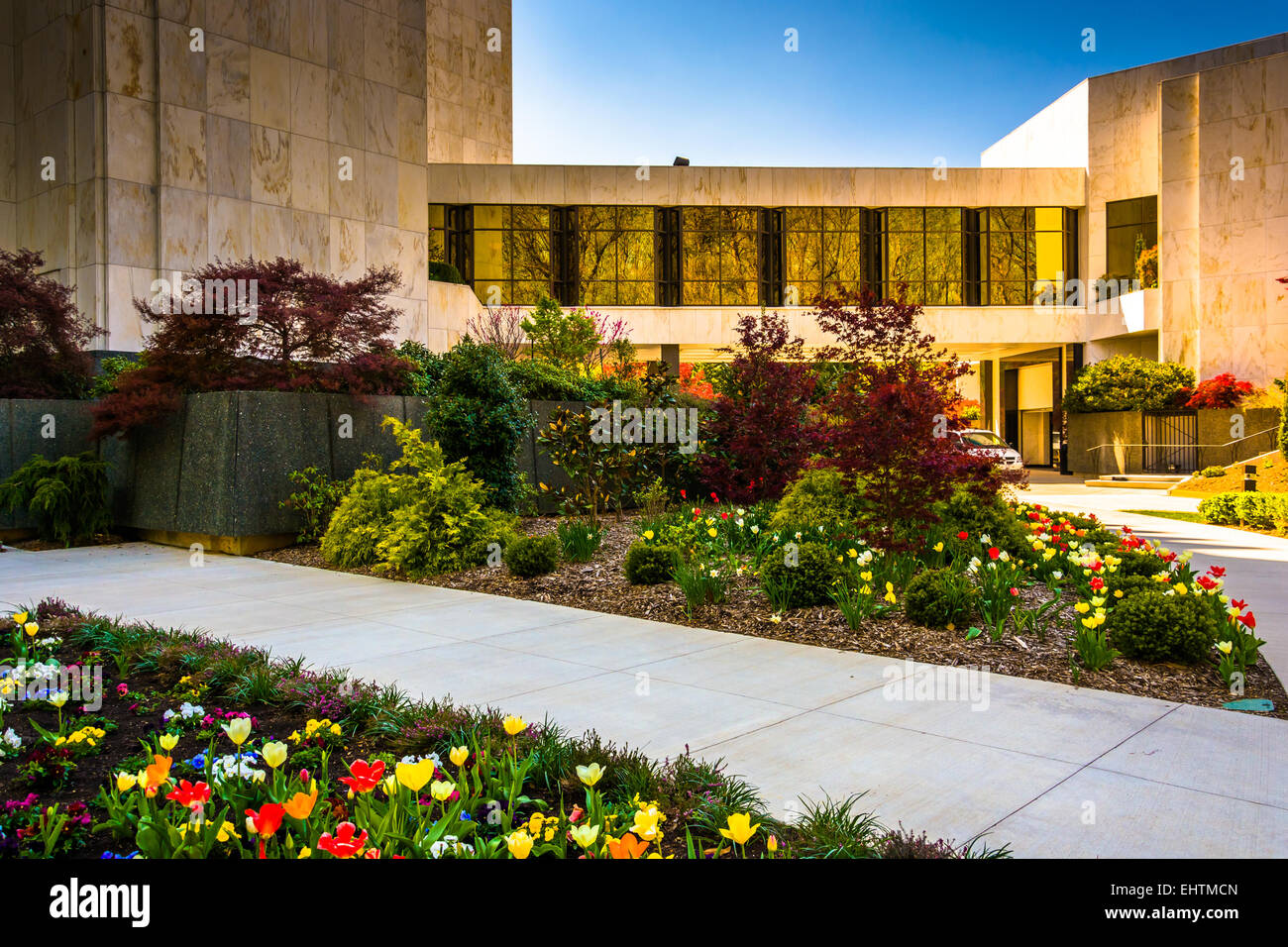 Gardens at the Washington DC Mormon Temple in Kensington, Maryland ...
