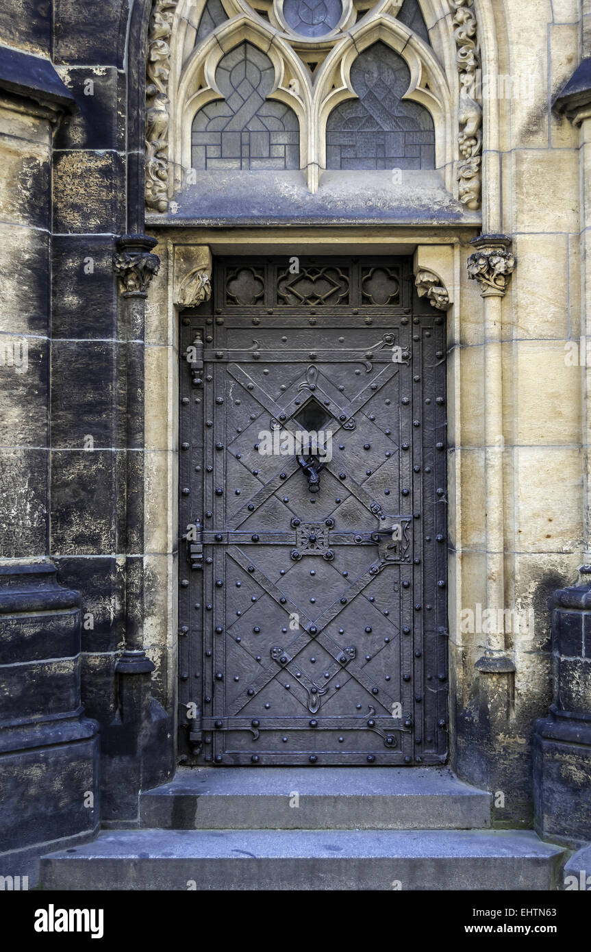 Metal Castle Door Stock Photos & Metal Castle Door Stock Images - Alamy