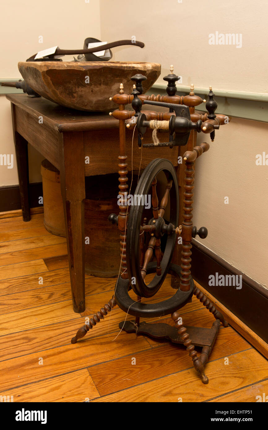 Spinning wheel and table Stock Photo - Alamy
