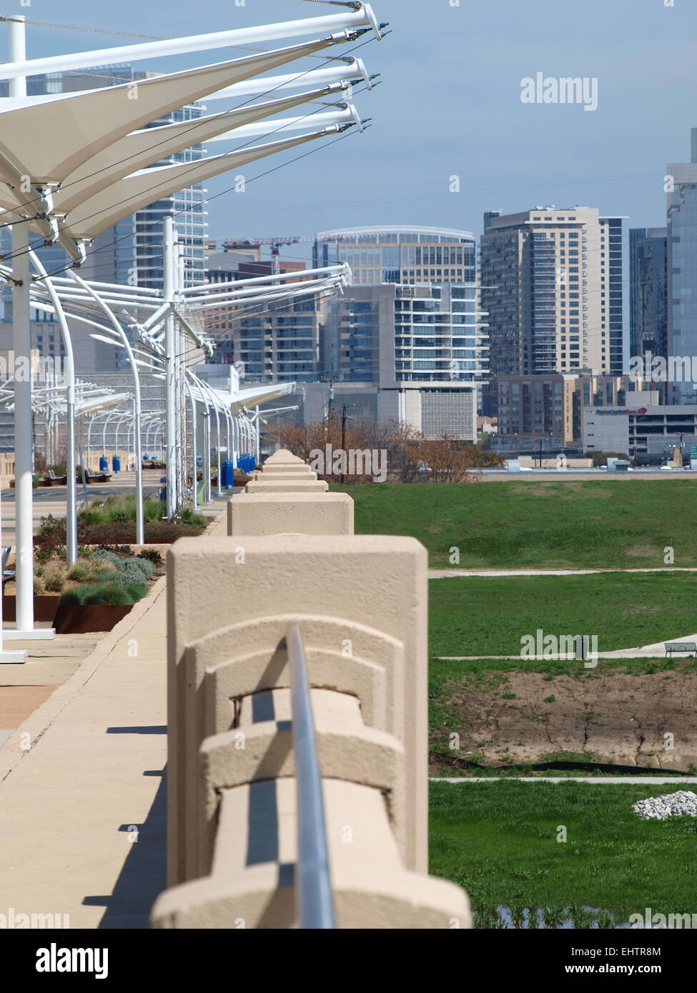 Bridge over trinity river downtown hi-res stock photography and images ...