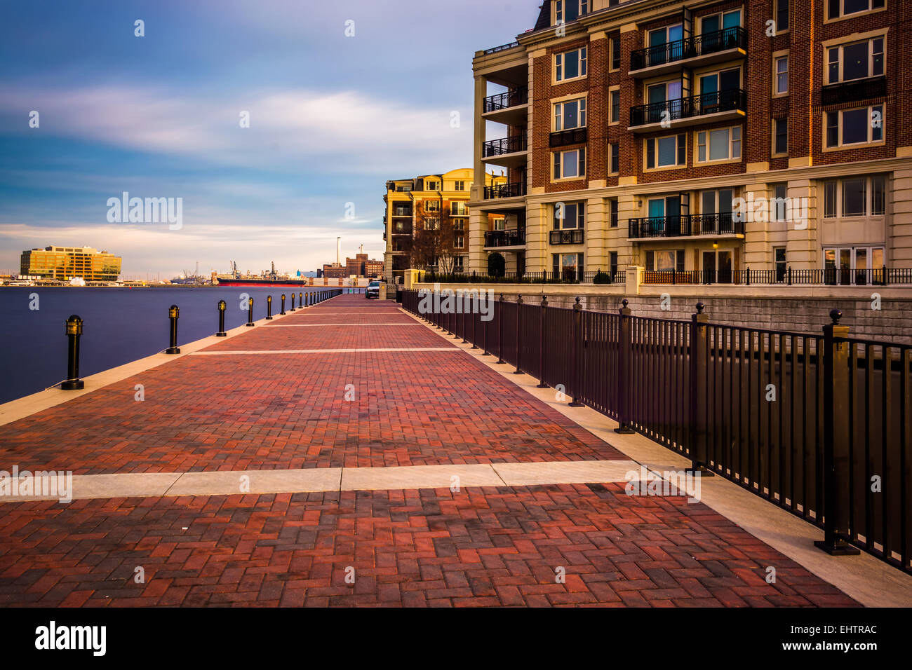 Baltimore waterfront promenade inner hi-res stock photography and ...