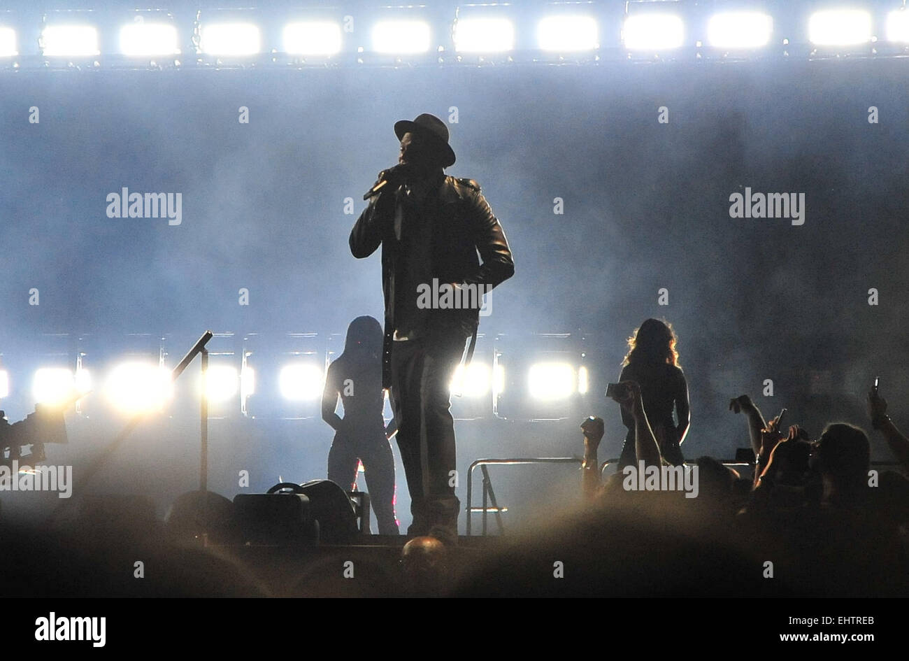 Beyonce and Jay-Z perform in Paris for their 'On the Run Tour ...