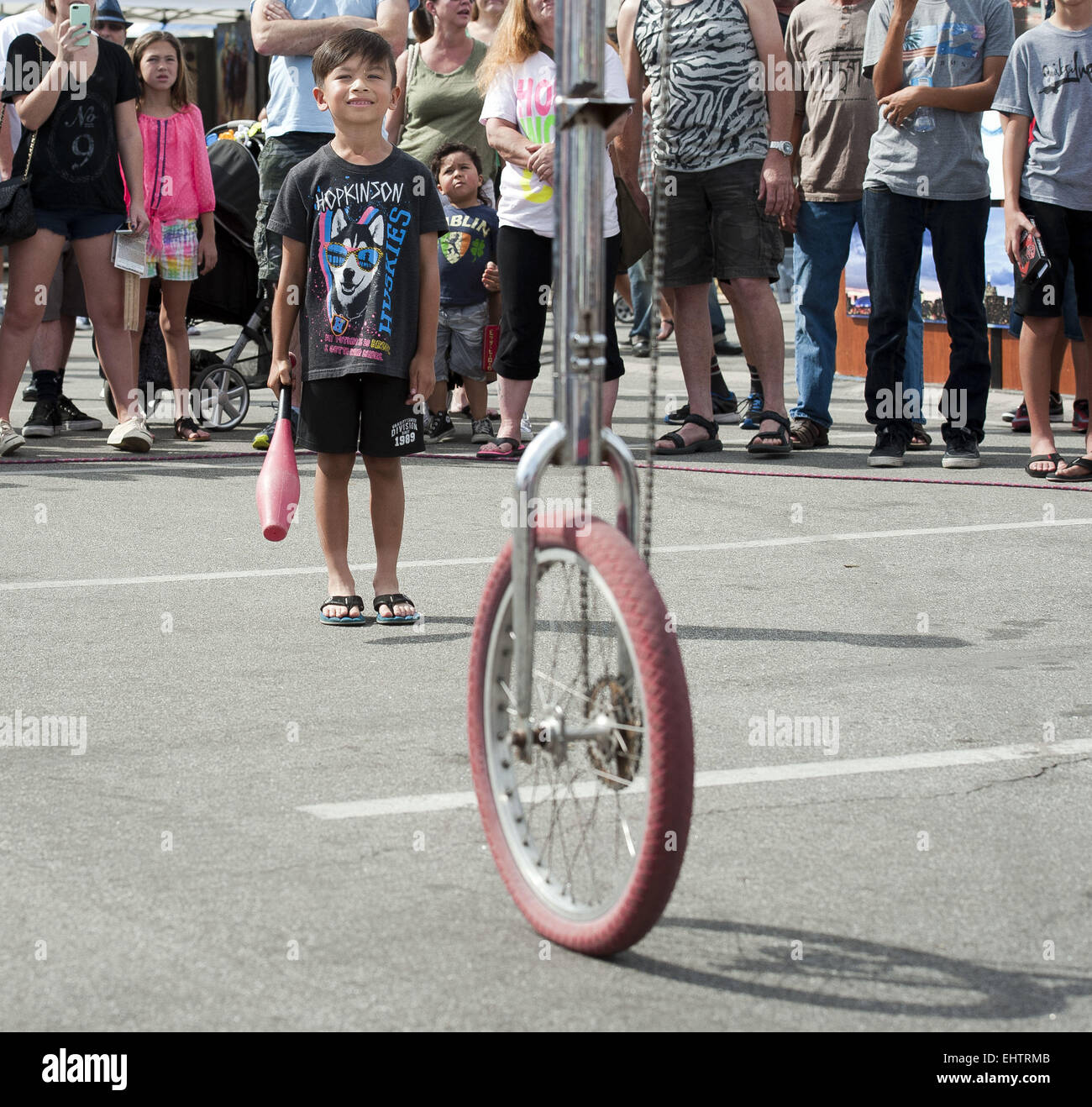 Knife toss hi-res stock photography and images - Alamy