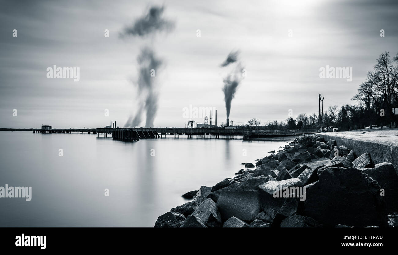 Long exposure on the Patapsco River from Fort Armistead Park, in ...