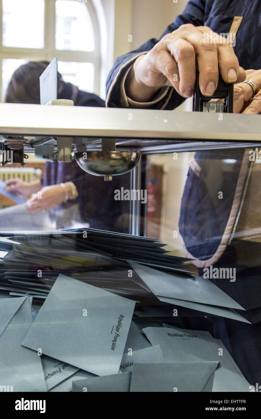 Voting elections booth hi-res stock photography and images - Alamy