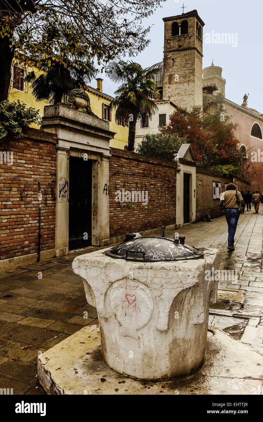 Well in venice hi-res stock photography and images - Alamy