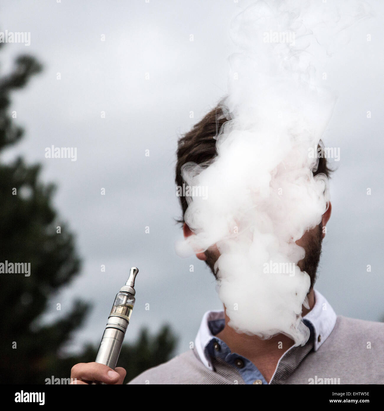 Electronic cigarette hi-res stock photography and images - Alamy