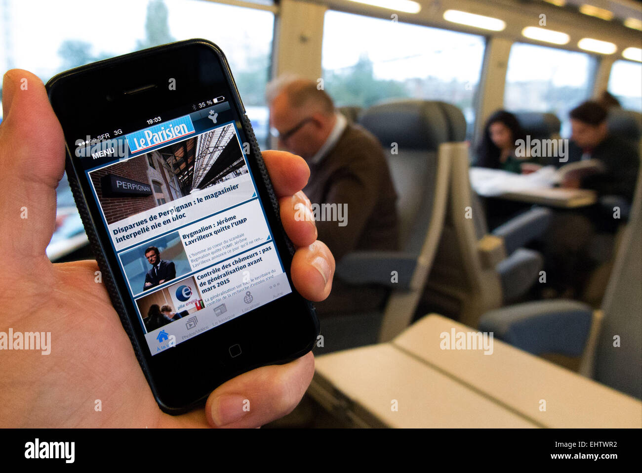 Reading newspaper reading newspapers hi-res stock photography and ...