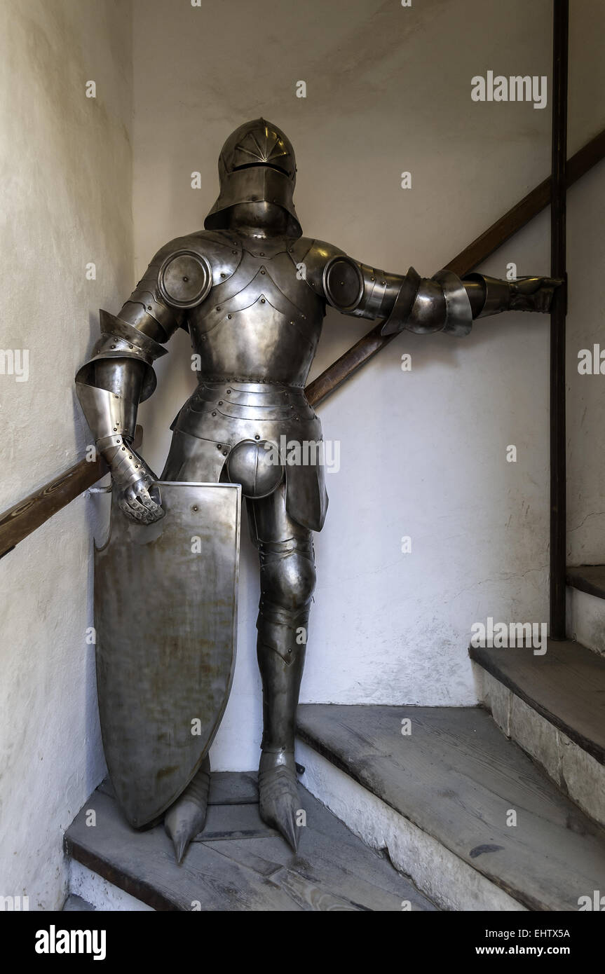 Armour knight hi-res stock photography and images - Alamy