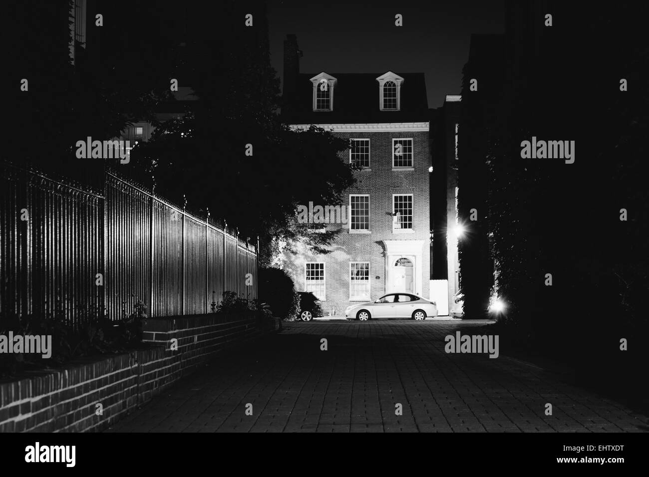 Old brick house and alley at night, in Fells Point, Baltimore Stock ...