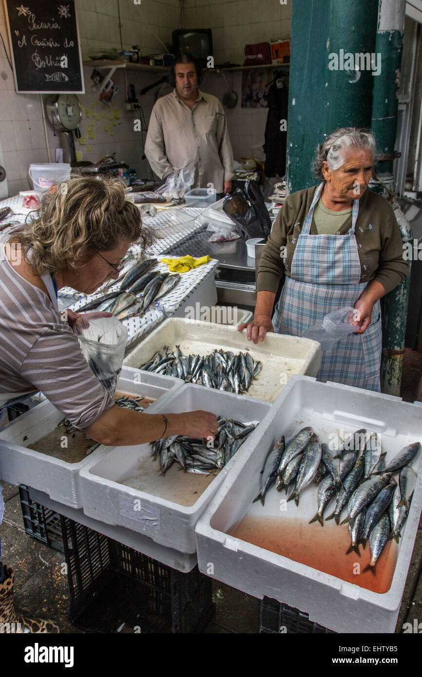Portugal fish market porto hi-res stock photography and images - Alamy