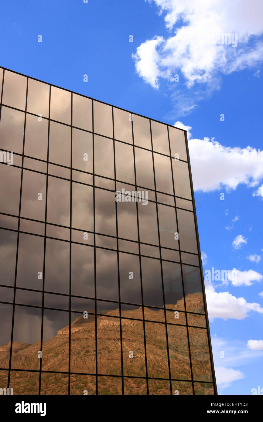 Modern architecture reflection red hi-res stock photography and images ...