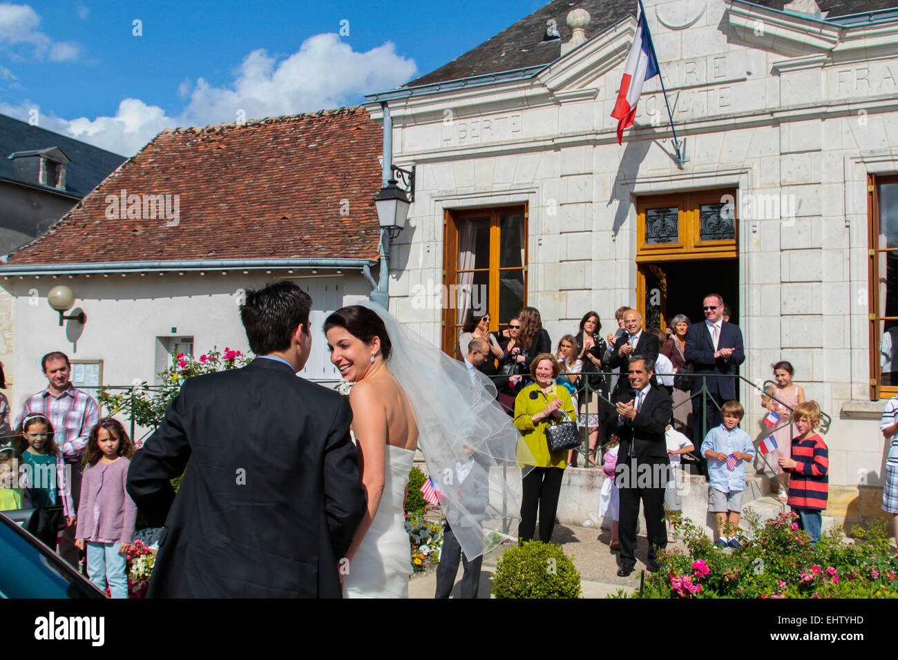 GETTING MARRIED AT THE TOWN HALL Stock Photo - Alamy