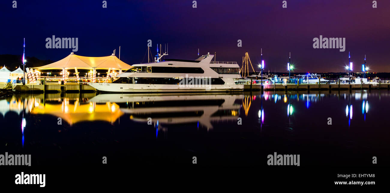NATIONAL HARBOR, MARYLAND - DECEMBER 2: Pier and boat at night on ...