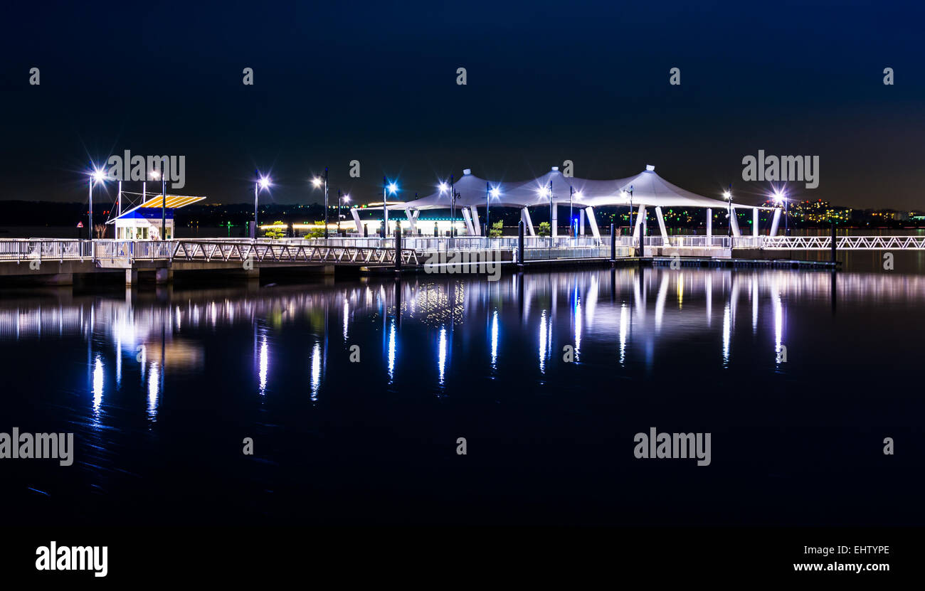 NATIONAL HARBOR, MARYLAND - DECEMBER 2: Pier on the Potomac River at ...