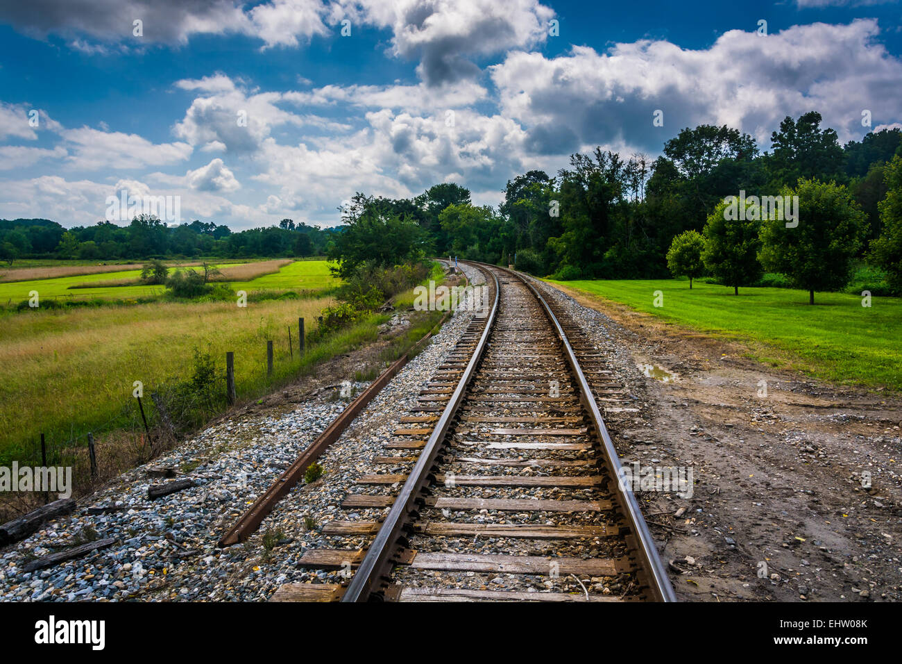 Railroad tracks in rural Carroll County, Maryland Stock Photo - Alamy