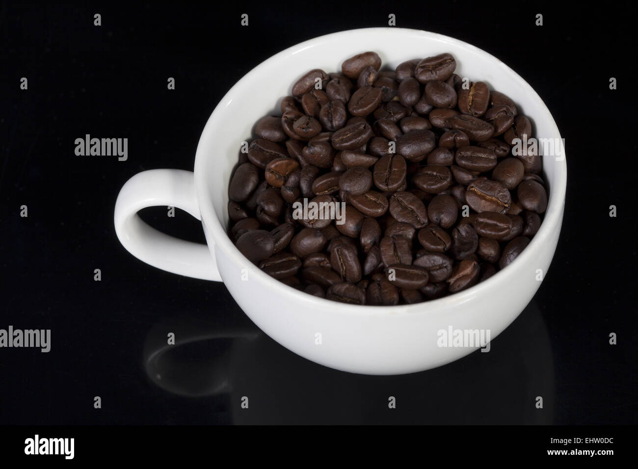 Full cup café hi-res stock photography and images - Alamy