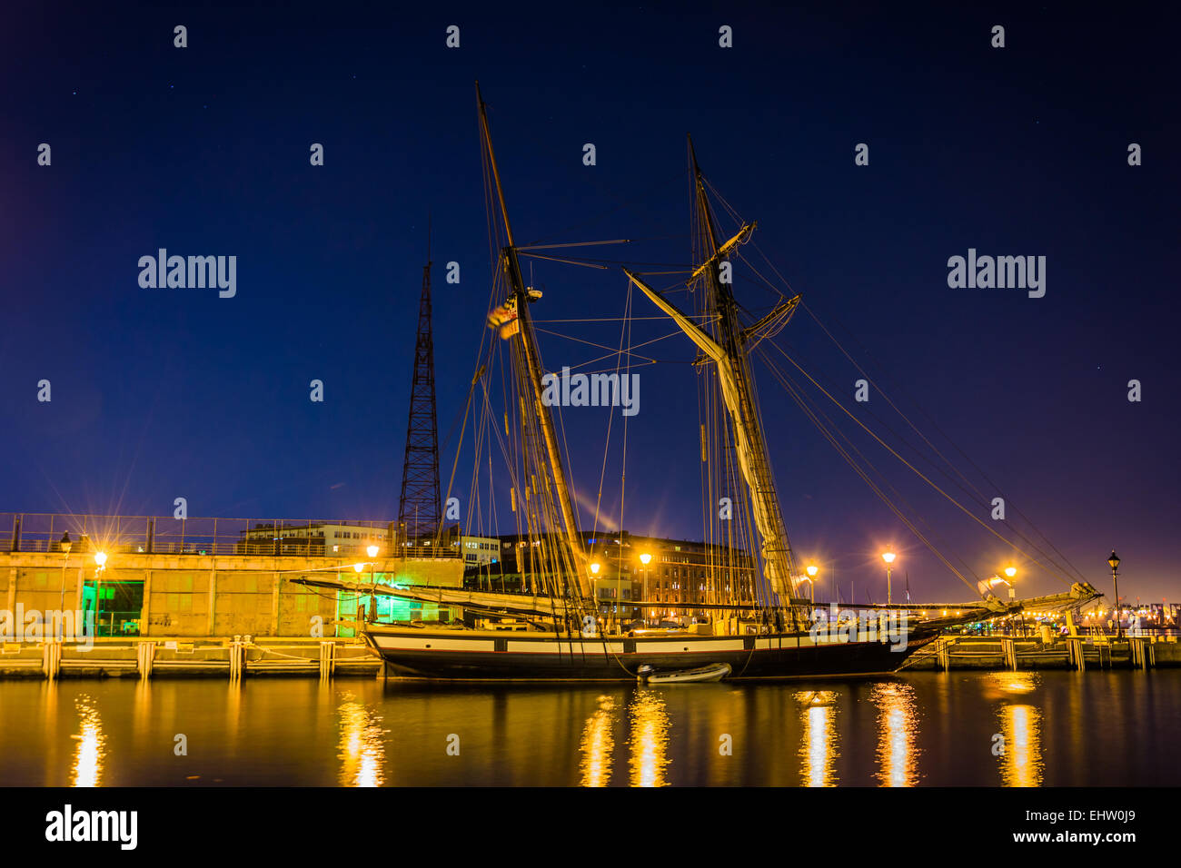 Waterfront night in fells point hi-res stock photography and images - Alamy