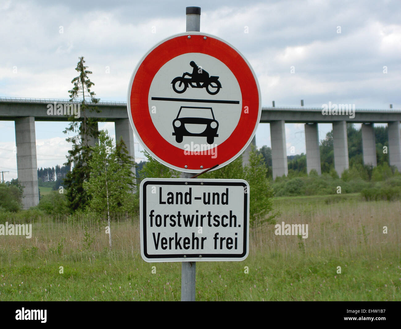 Motorway sign and traffic hi-res stock photography and images - Alamy