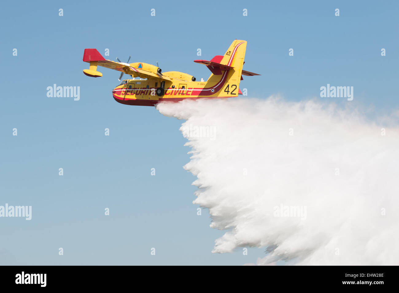 Canadair firefighting plane hi-res stock photography and images - Alamy