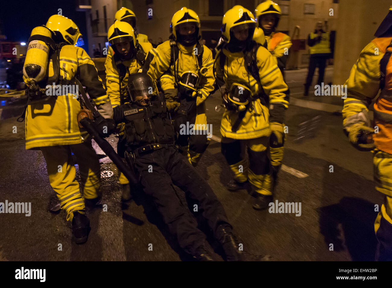 National police officers firefighters hi-res stock photography and ...