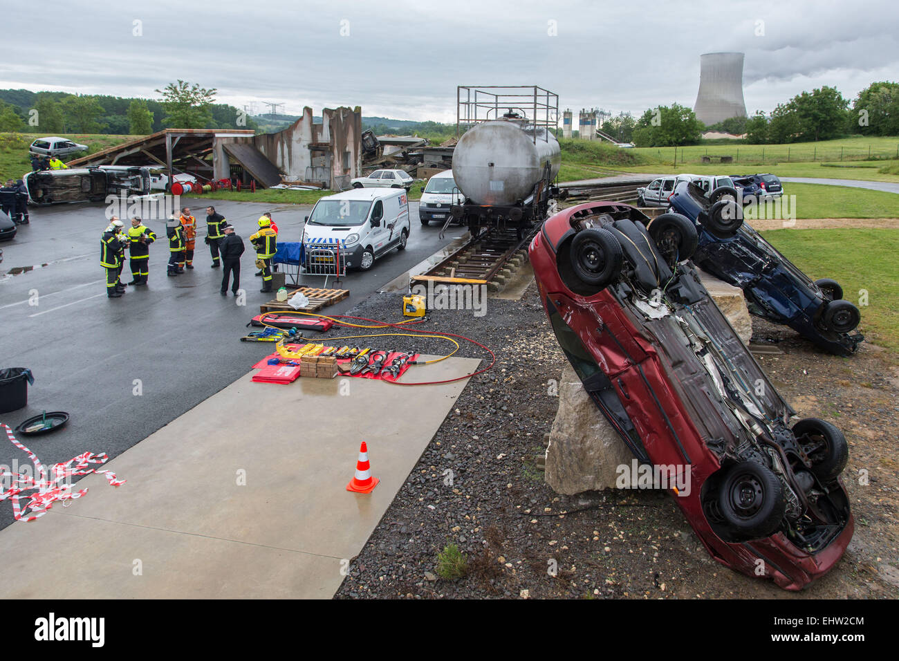 Extrication car hi-res stock photography and images - Alamy