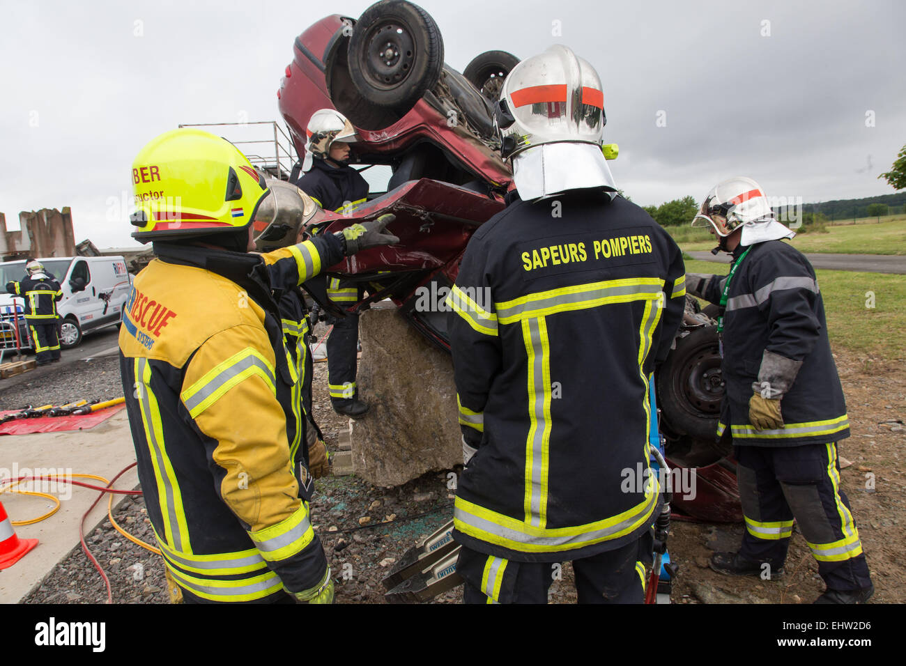 FIREFIGHTER TRAINING IN EXTRICATION Stock Photo - Alamy