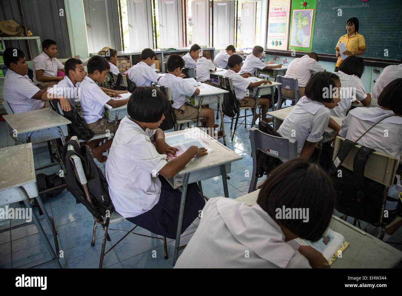 Asian teacher classroom hi-res stock photography and images - Alamy