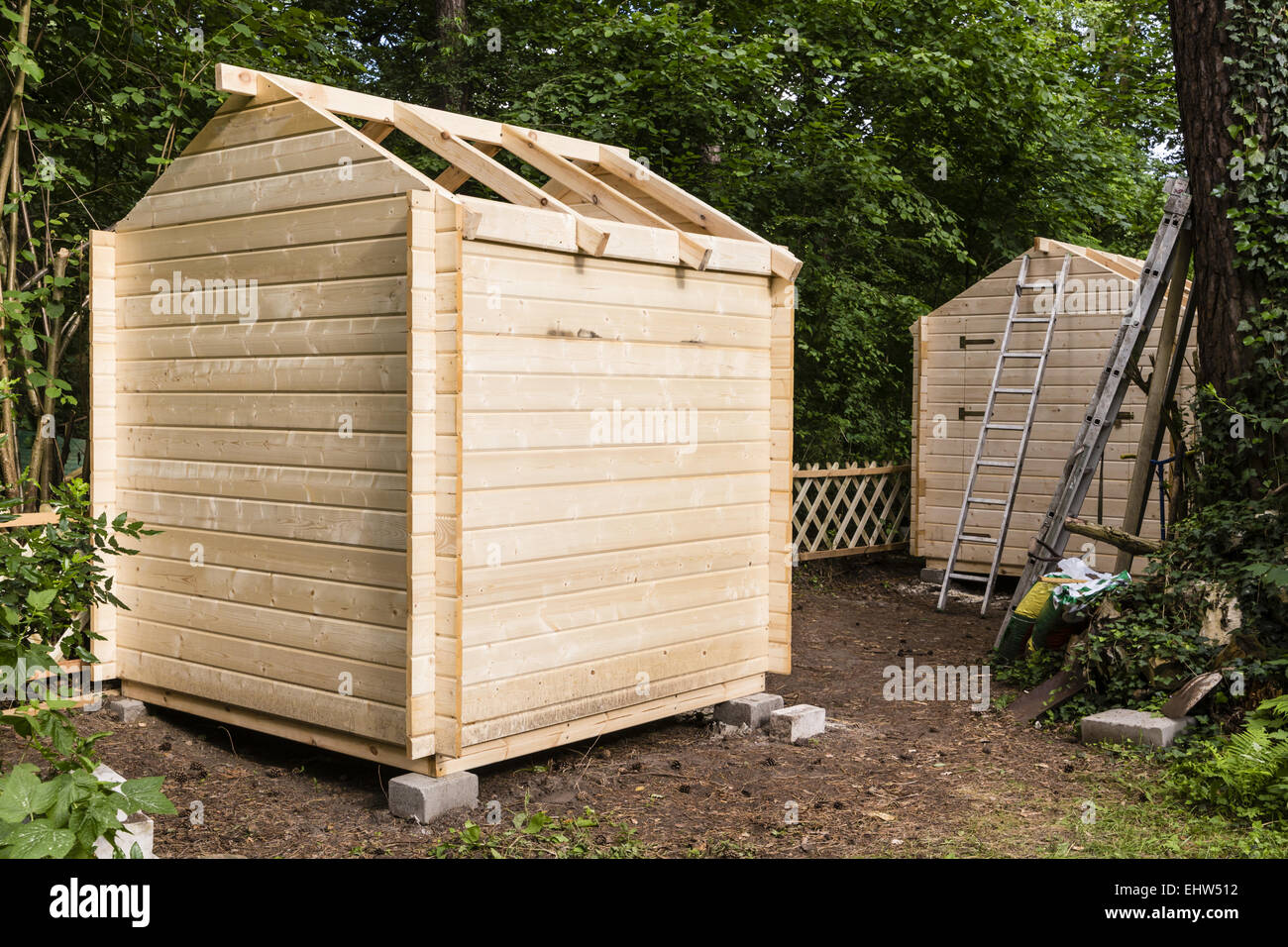 Construction of a wooden hut Stock Photo - Alamy