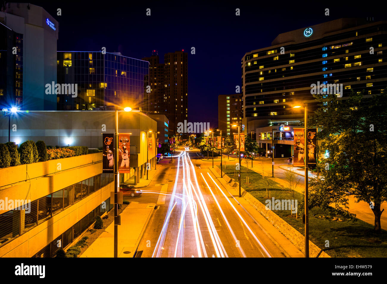 Traffic cars buildings city skyline hi-res stock photography and images ...