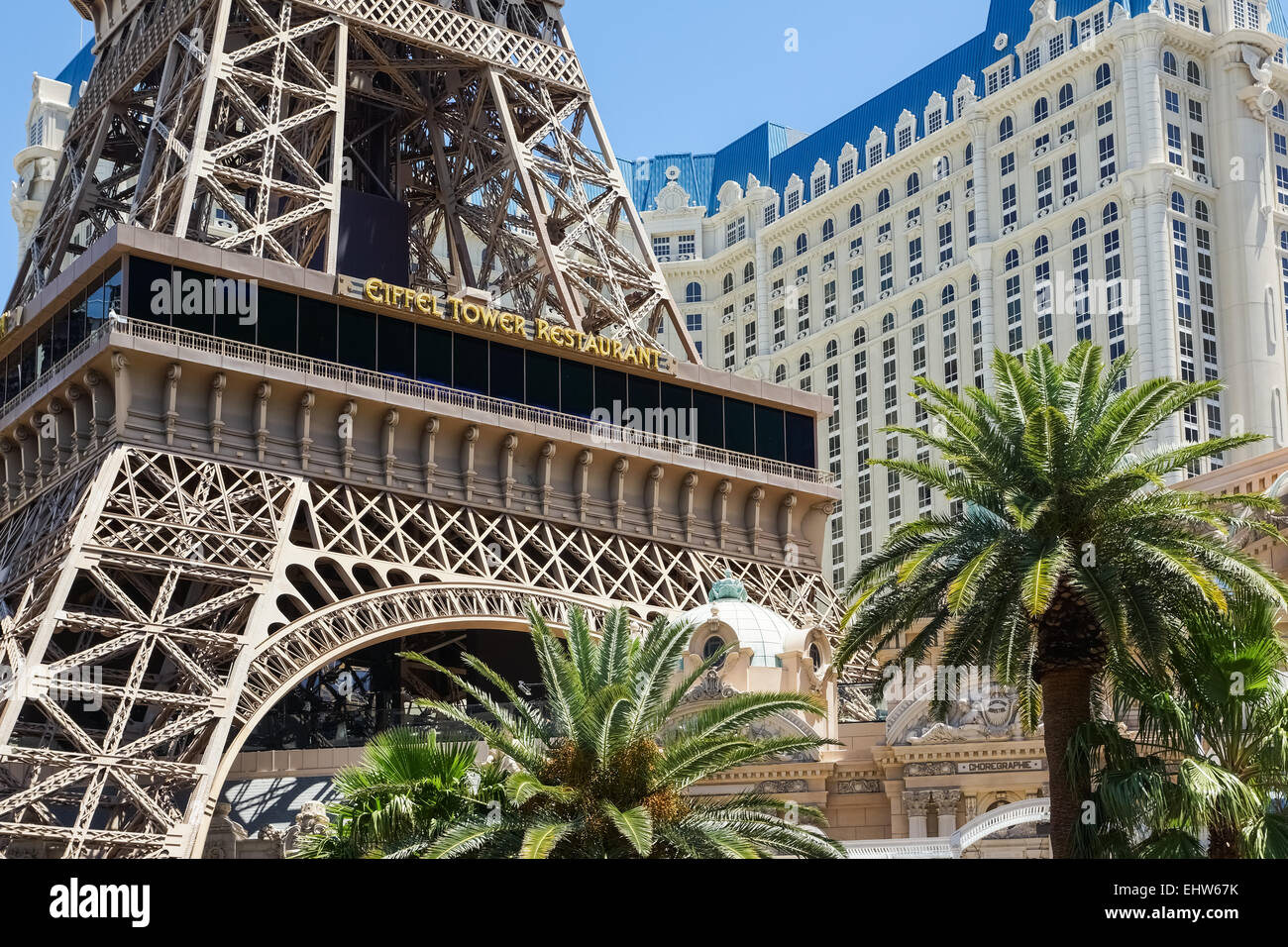 Eiffel tower restaurant hi-res stock photography and images - Alamy