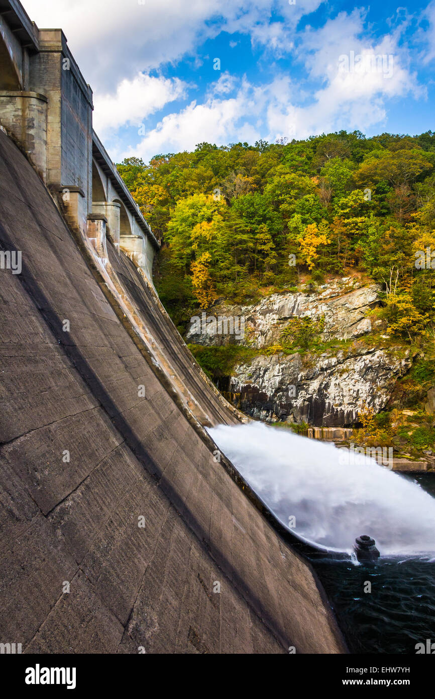 Water flowing from Prettyboy Dam into the Gunpowder River, in Baltimore ...