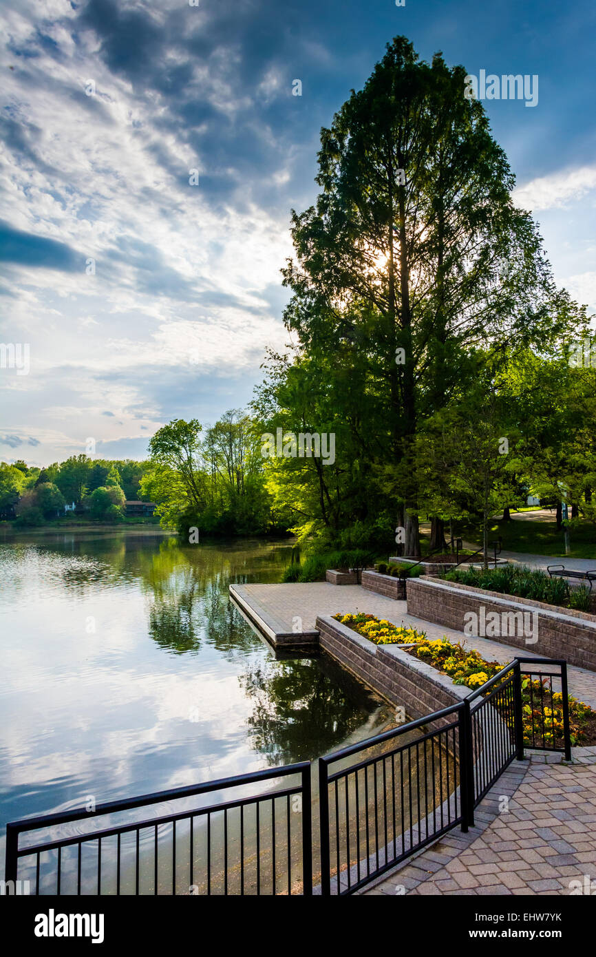 Waterfront Promenade at Wilde Lake in Columbia, Maryland Stock Photo ...