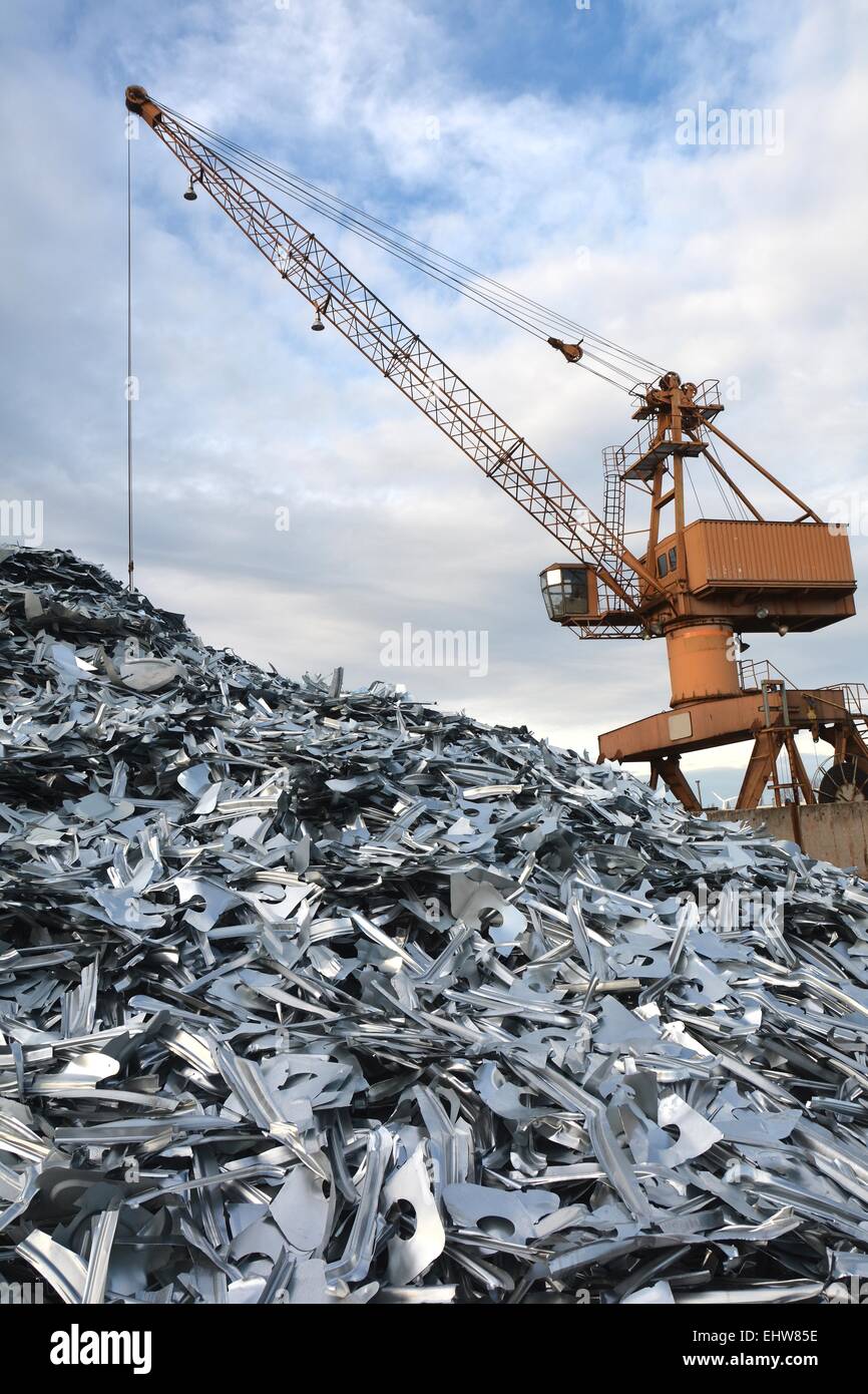 Unloading scrap metal hi-res stock photography and images - Alamy
