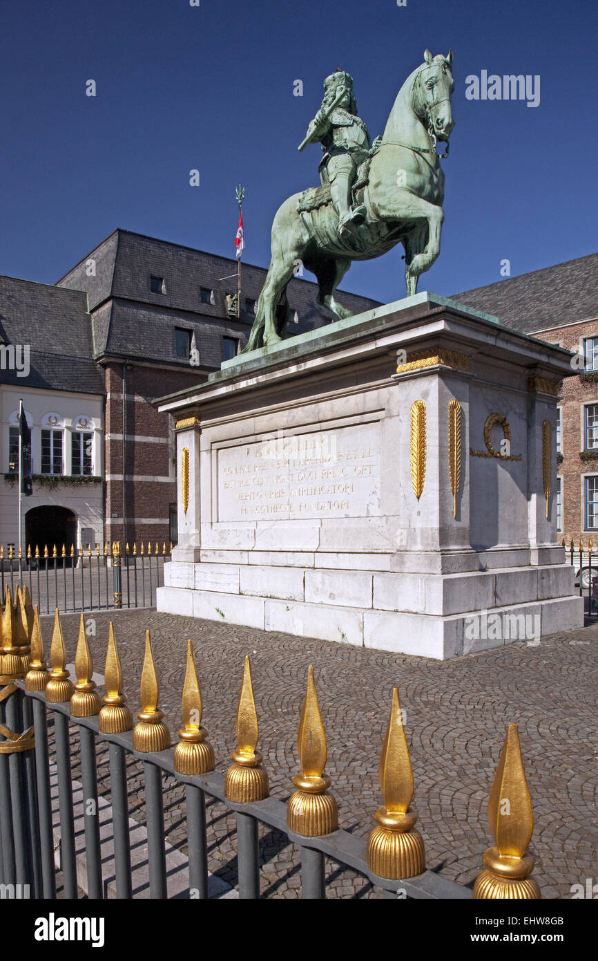 Jan Wellem equestrian statue in Duesseldorf Stock Photo - Alamy