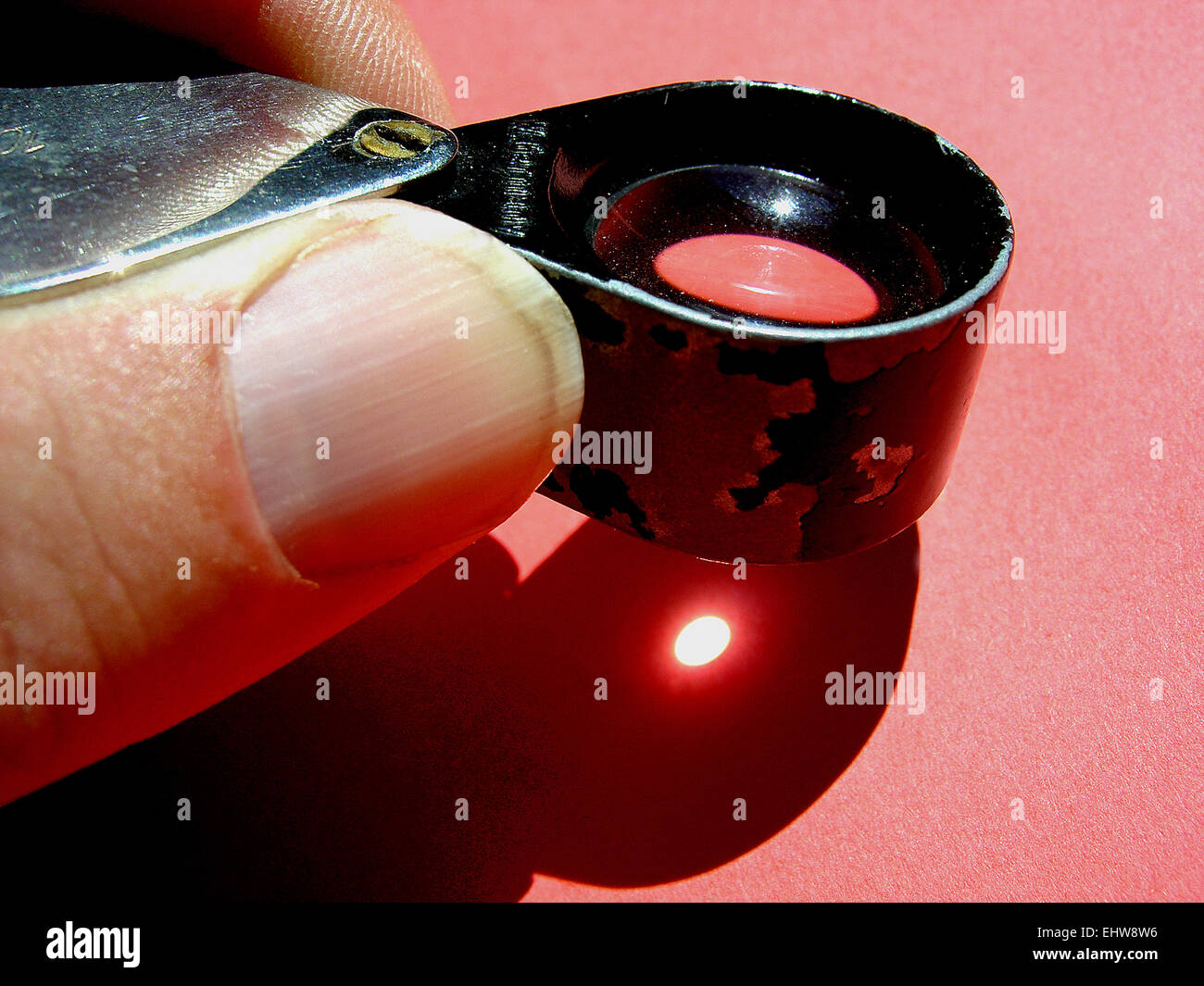 Magnifying lupe glass hi-res stock photography and images - Alamy