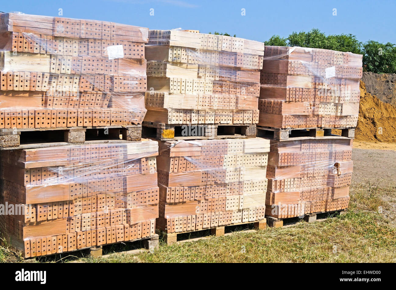 Construction pallets hi-res stock photography and images - Alamy