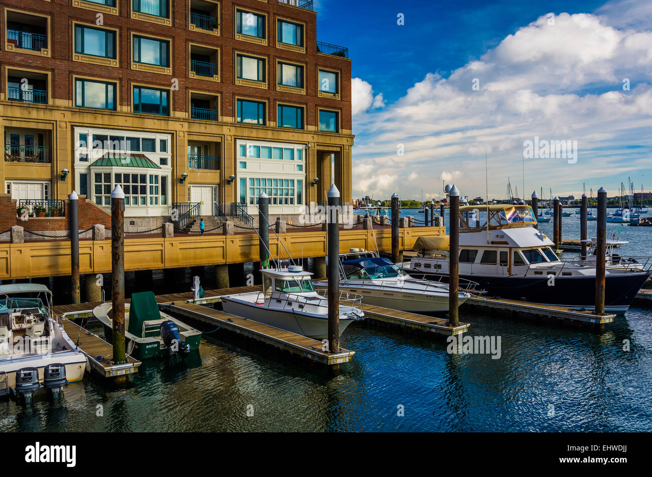 Boats docked at Rowes Wharf in Boston, Massachusetts Stock Photo - Alamy