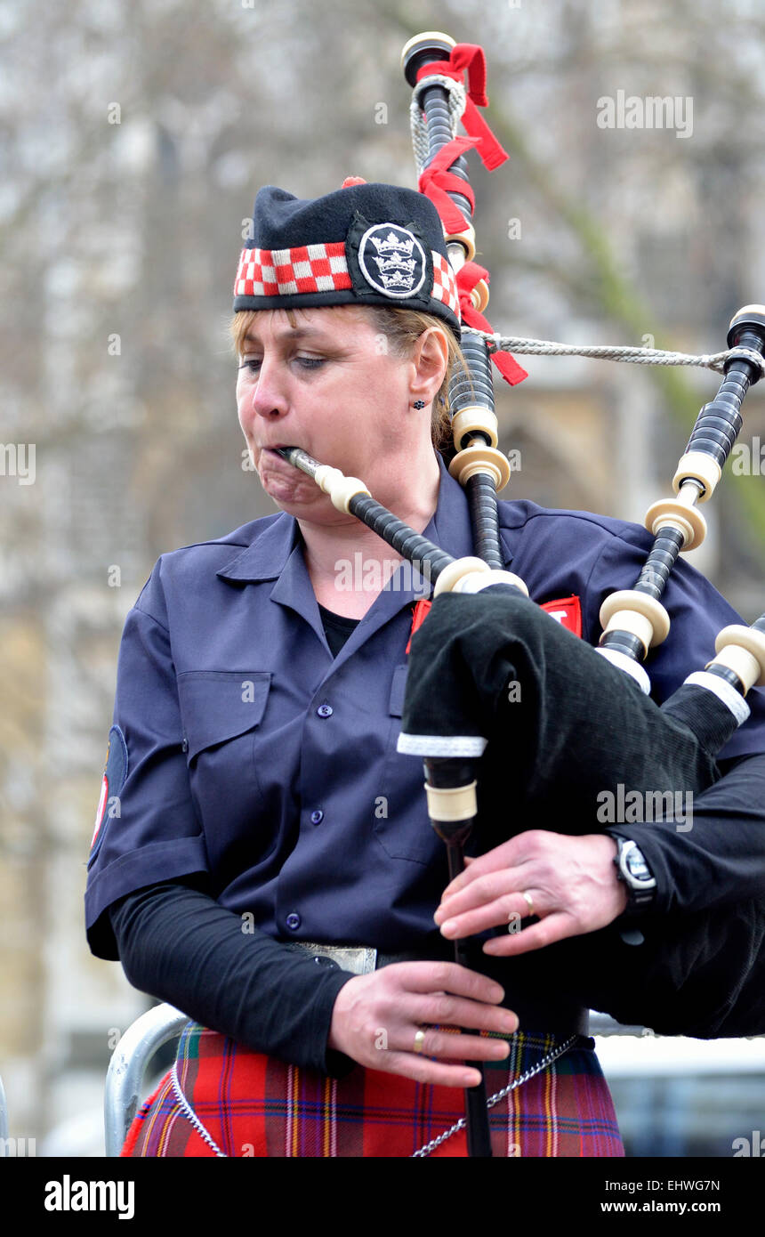 Woman playing the bagpipes hi-res stock photography and images - Alamy
