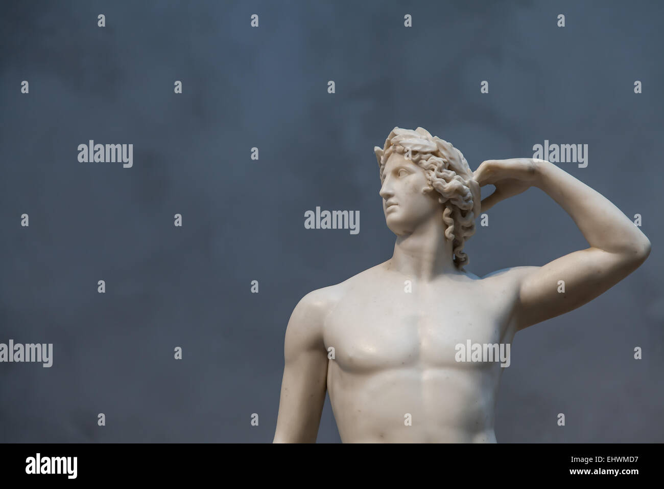 Body builder statue hi-res stock photography and images - Alamy