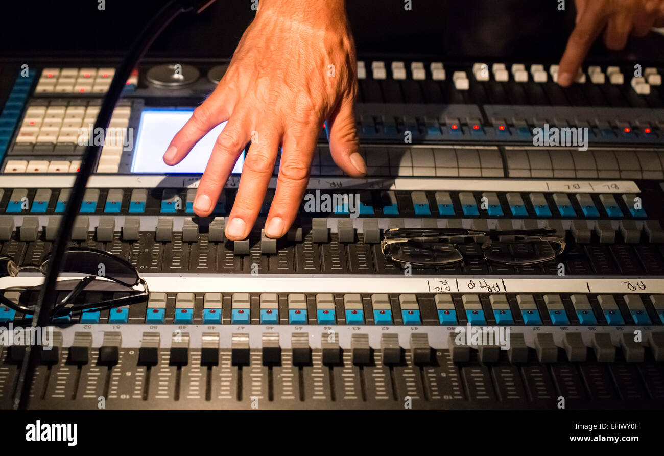 Sound engineers music hi-res stock photography and images - Alamy